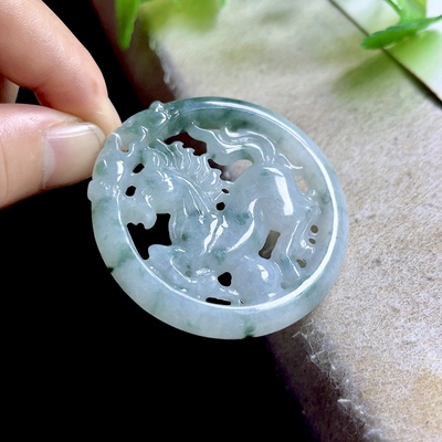 翡翠马牌天然玉马生肖玉坠
