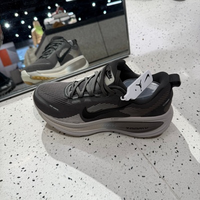 Nike耐克跑步鞋迈柔VOMERO18男专业超轻减震耐磨运动鞋HM6803-215