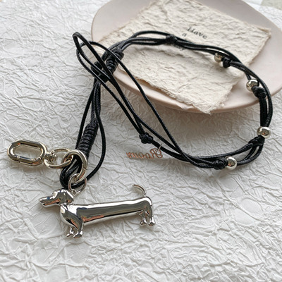 小众设计腊肠小狗项链长款银色金属挂件斜挎手机背带黑绳皮绳链