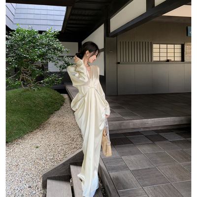 法式光泽感缎面V领长袖连衣裙