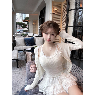kiyomi Doll 奶呼呼早秋蕾丝交叉自带胸垫叉吊带长袖开衫纯欲套装