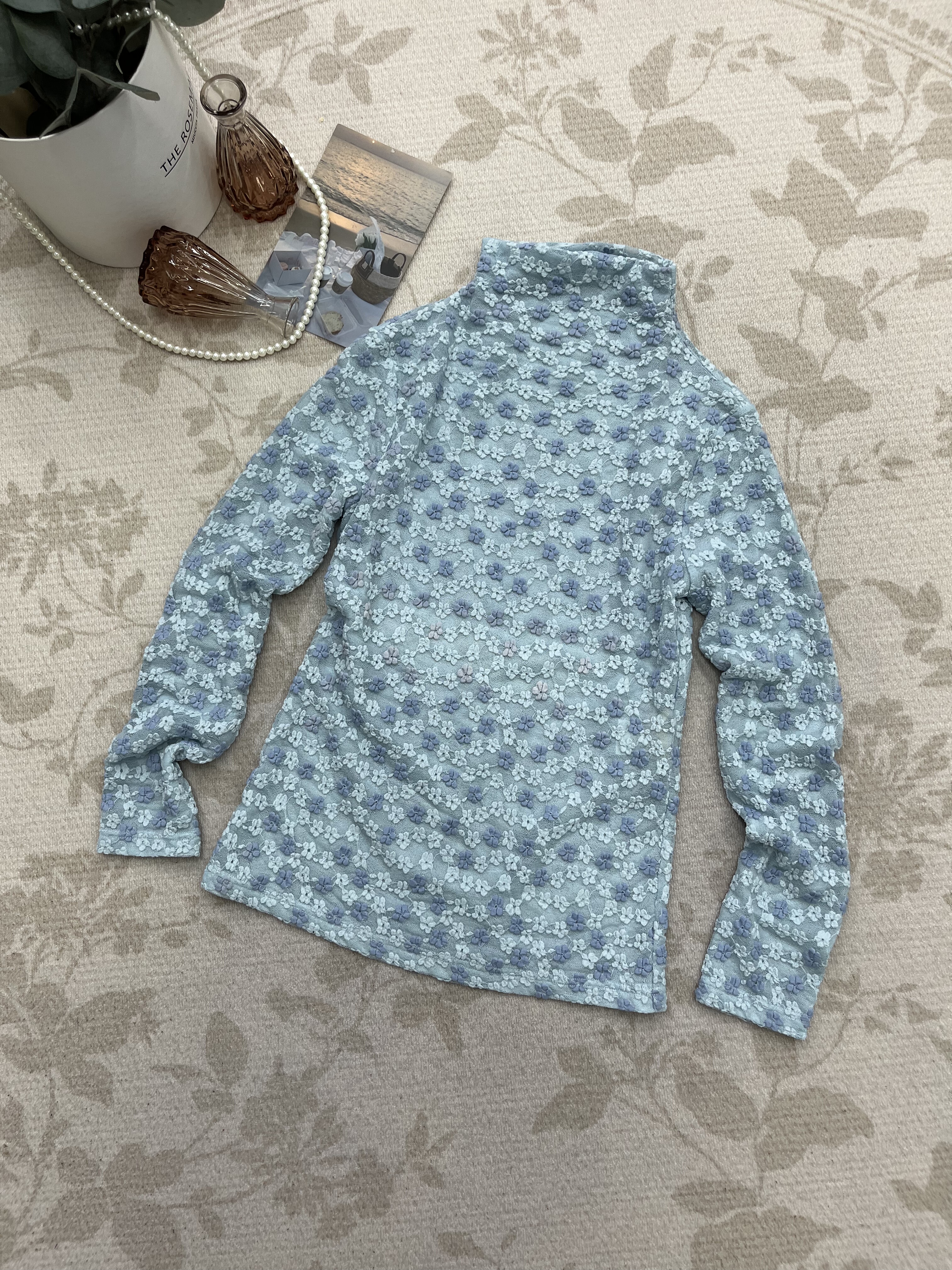 浅蓝色高领蕾丝网纱立体花长袖打底衫春秋甜美修身款