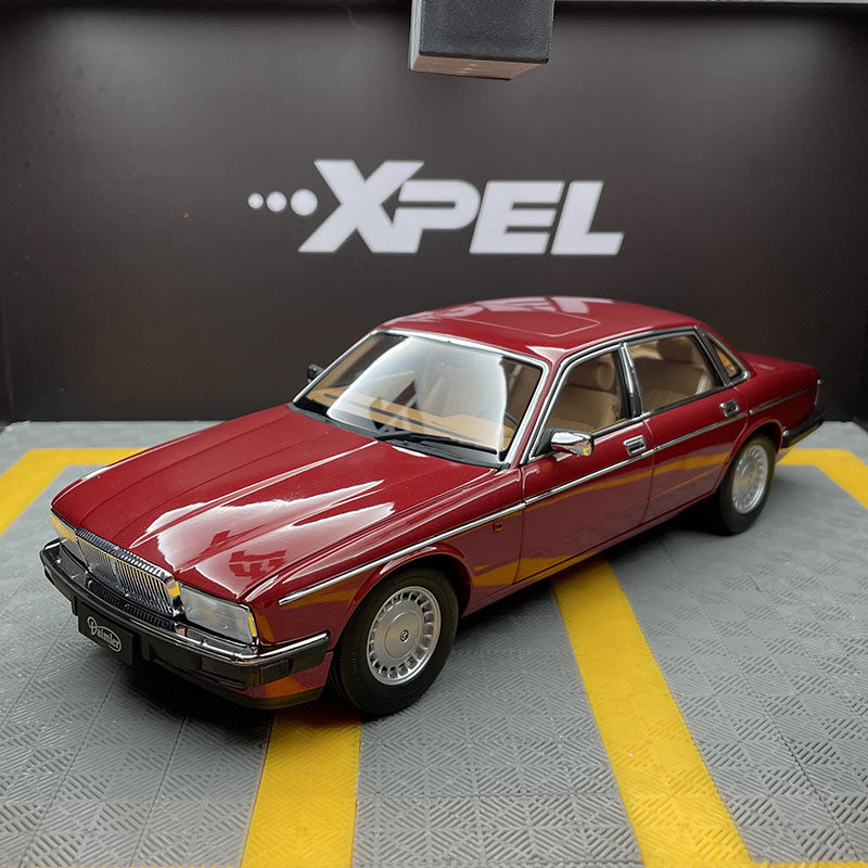 AR Almost Real似真 1/18捷豹Jaguar XJ6(XJ40合金静态汽车模型