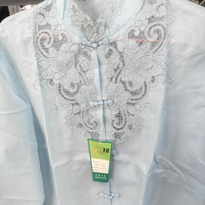 O111-1 蓝色手绣花盘扣长袖衬衫