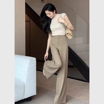 卡其色西装裤女气质高级松弛穿搭