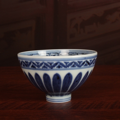 永乐青花手绘宝相花卉古董鸡心杯