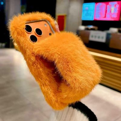 毛绒带暖手套17promax手机壳适用苹果16pro/opporeno13/findx9pro/vivos30/S50华为mate/P60情侣保护软套IQOO