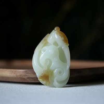 手工精雕和田糖白玉一路连科吊坠