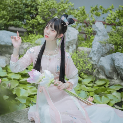 宴清都原创坦领刺绣汉服