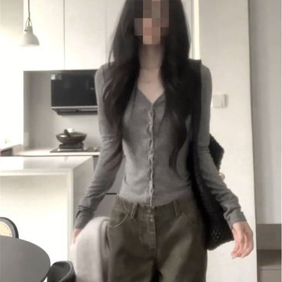 SUNONEONE 设计感百搭波浪纽扣内搭打底针织衫女秋冬V领长袖上衣