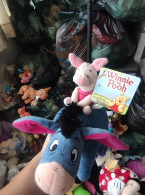 小熊维。尼好友小猪骑着屹尔驴情景版Eeyore小驴公仔毛绒玩具礼物