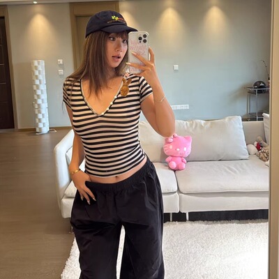 高弹冰丝V领百搭T恤显瘦短袖