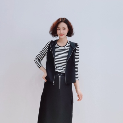 0179 新款时尚连帽马甲背心条纹长袖半身裙三件套套裙