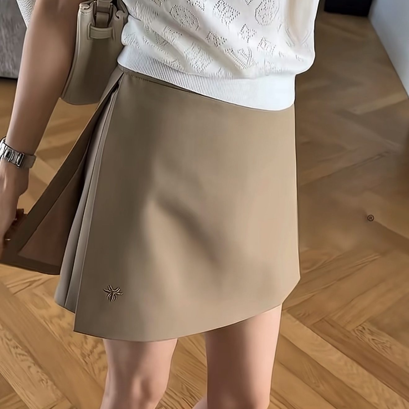 2026春夏半身裙短款A字裙小蜜蜂刺绣裙裤开叉前后两片短裙小个子