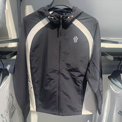 安踏2025秋欧文撞色梭织运动外套