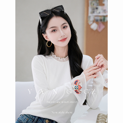 刺绣喇叭袖百搭打底衫上衣女