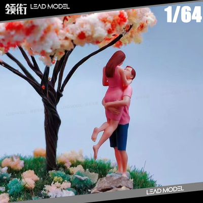 情侣送花拥抱人偶Lucky模型