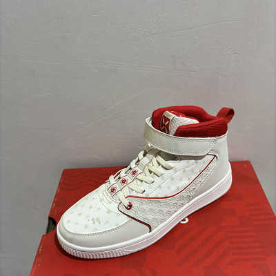 运动板鞋特步休闲春秋魔术贴高帮