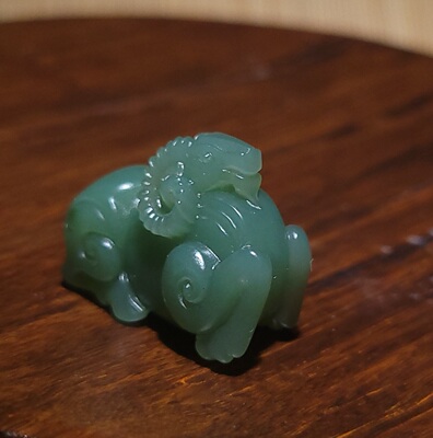 YQ020507新疆的猫11.0克玉质细脂粉感强烈的和田玉碧玉粉青领头羊