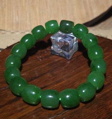 YQ030204 新疆的猫54.2克色泽质感冰润俄料阳绿色碧玉老型珠手链