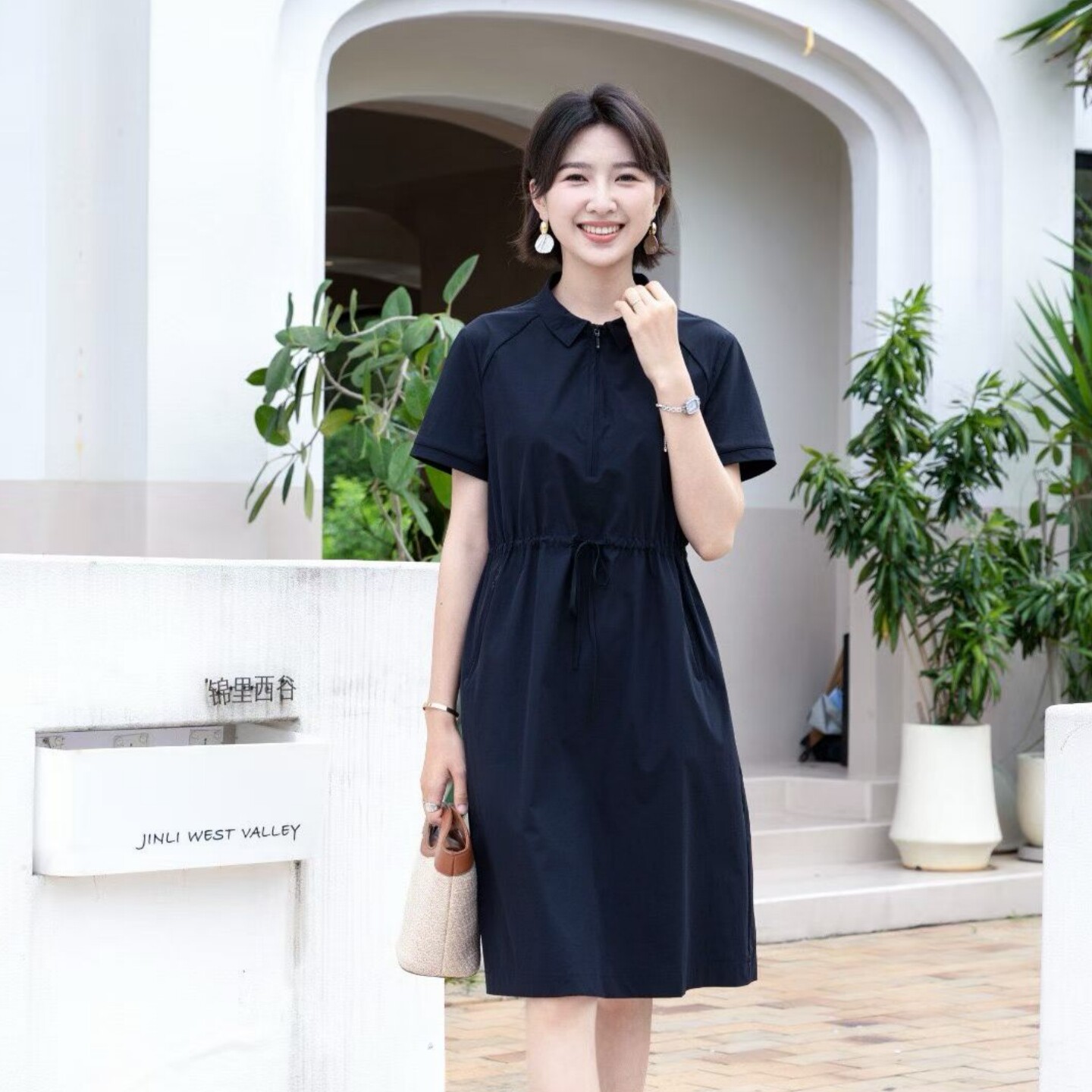 YUN韫2026夏季新款女装翻领半拉链休闲极简风抽绳短袖连衣裙 6266