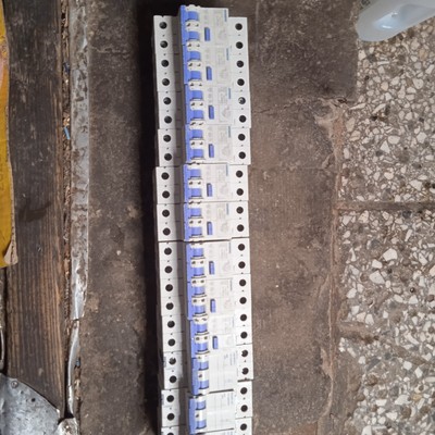 的西门子开关,一共12个,16A6个.20A3个,32A咨询维修咨询维修