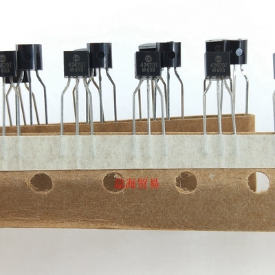 4242DT 直插三极管 TO92封装 全新原装 深圳发货 实图拍摄 直接拍