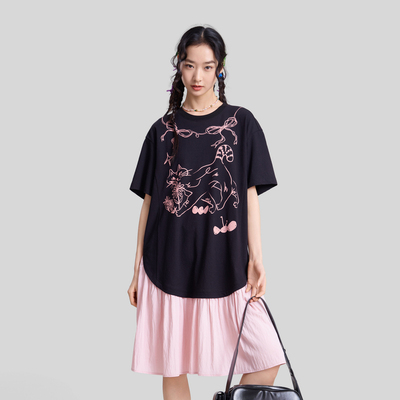 MOVEUP幻走2026春季新款.FUN系列圆领印花拼接裙摆碎褶针织连衣裙