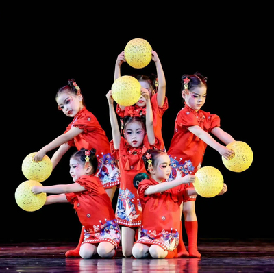 元旦春风十里报新年喜庆儿童开场舞演出服中国风红旗袍灯笼舞蹈服
