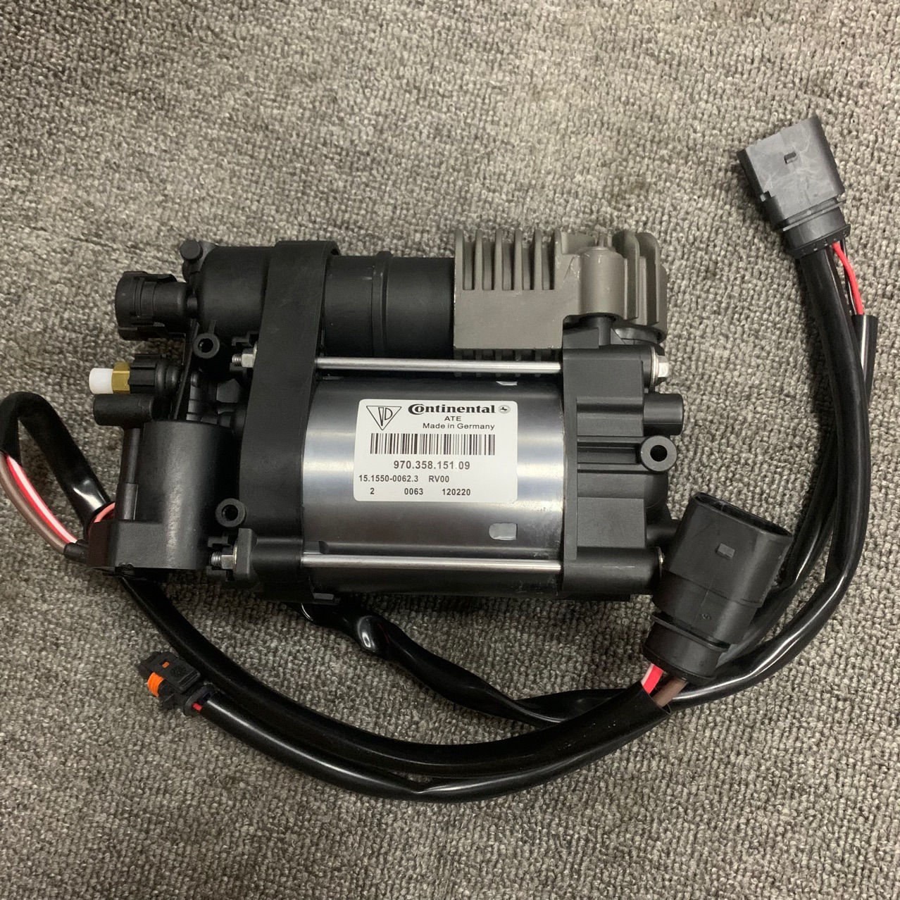 适用于保时捷配件970帕拉梅拉减震器打气泵空气压缩机97035815113_虎窝淘