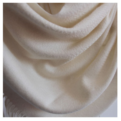 意大利细腻柔软米白色围巾披肩