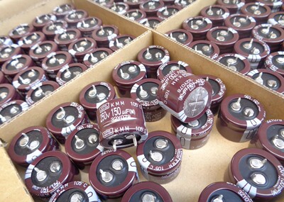 150UF 250V 日本 黑金刚 KMM 电源电容 250V150UF 25X20 105度