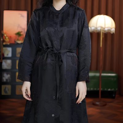 贵妃姿态（黑色）圆领老料女装新款长袖提花长款上衣开衫风衣