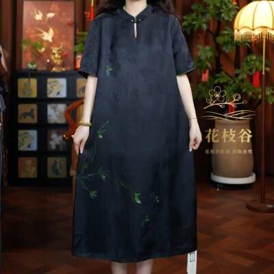 江水迢遥（黑色）2026提花老料立领水滴短袖连衣裙