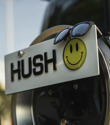 坦克300车牌JEEP牧马人后备胎牌照架广告装饰牌越野新藏线副尾牌