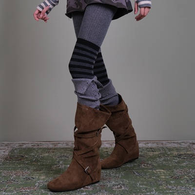 轻亚风搭灰色纽扣堆堆靴袜套