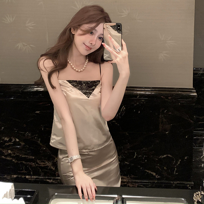 韩雨嘉缎面拼蕾丝套装+半裙