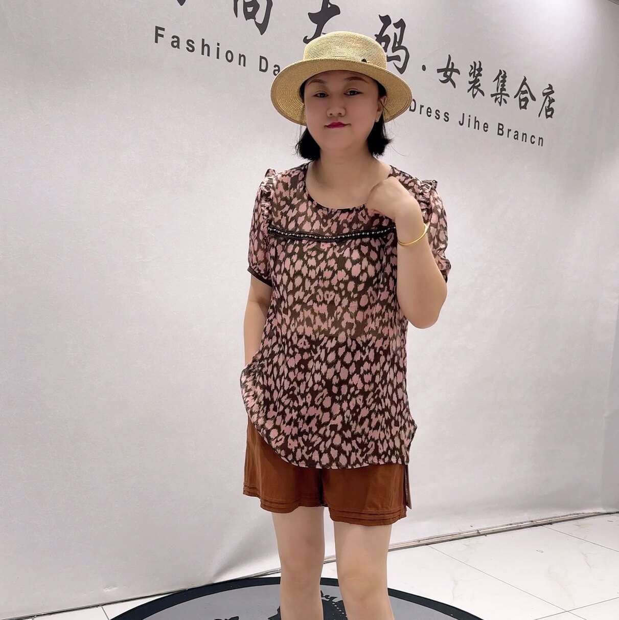 5376芮娜依莲夏款新品木耳边显瘦短袖上衣单层气质衫加大码女装