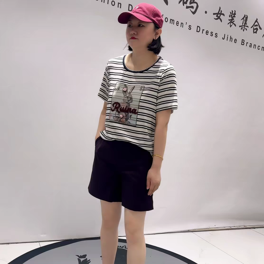 8129芮娜依莲夏款新品重工字母动物图案减龄条纹T恤衫加大码女装