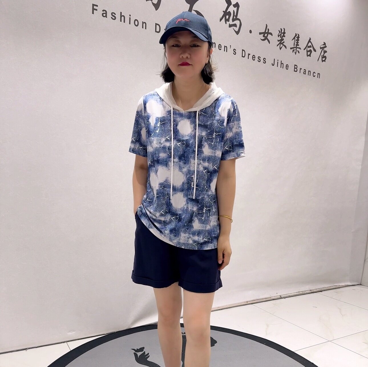 9273芮娜依莲夏款新品时尚舒适休闲短袖上衣连帽减龄衫加大码女装