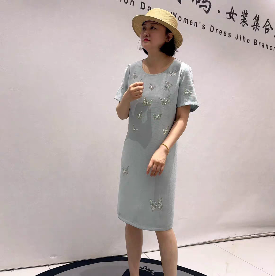 5199芮娜依莲夏款新品重工蝴蝶图案时尚减龄单层连衣裙加大码女装