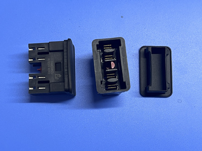 FCI  51939-1152LFA 卧式公座 大电流PWR Twinblade 4P 含防尘盖