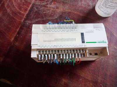 施耐德PLC TM208LDA40DRN 二手拆机成色如图
