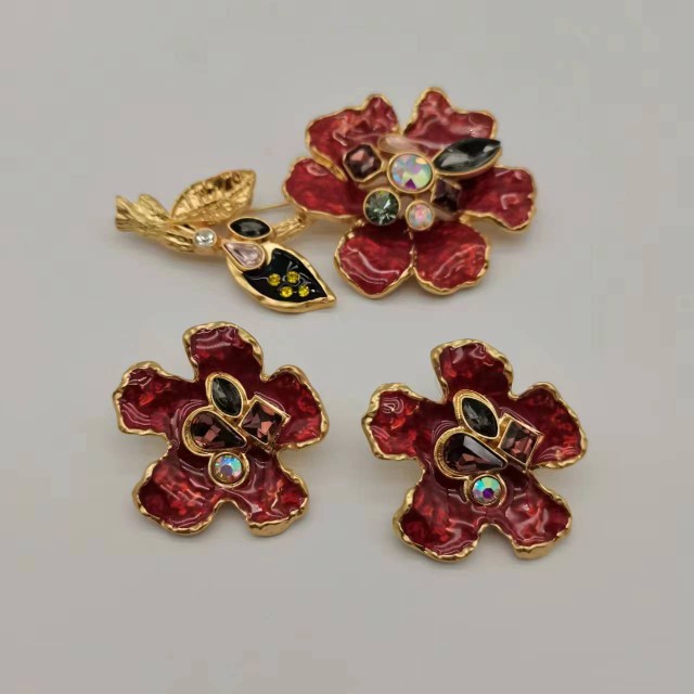青岛中古vintage轻奢重工高品质打标彩钻滴釉时尚个性花胸针