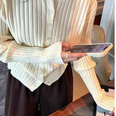 小V领单排扣针织开衫女秋季新款修身显瘦百搭休闲针织衫世0.24