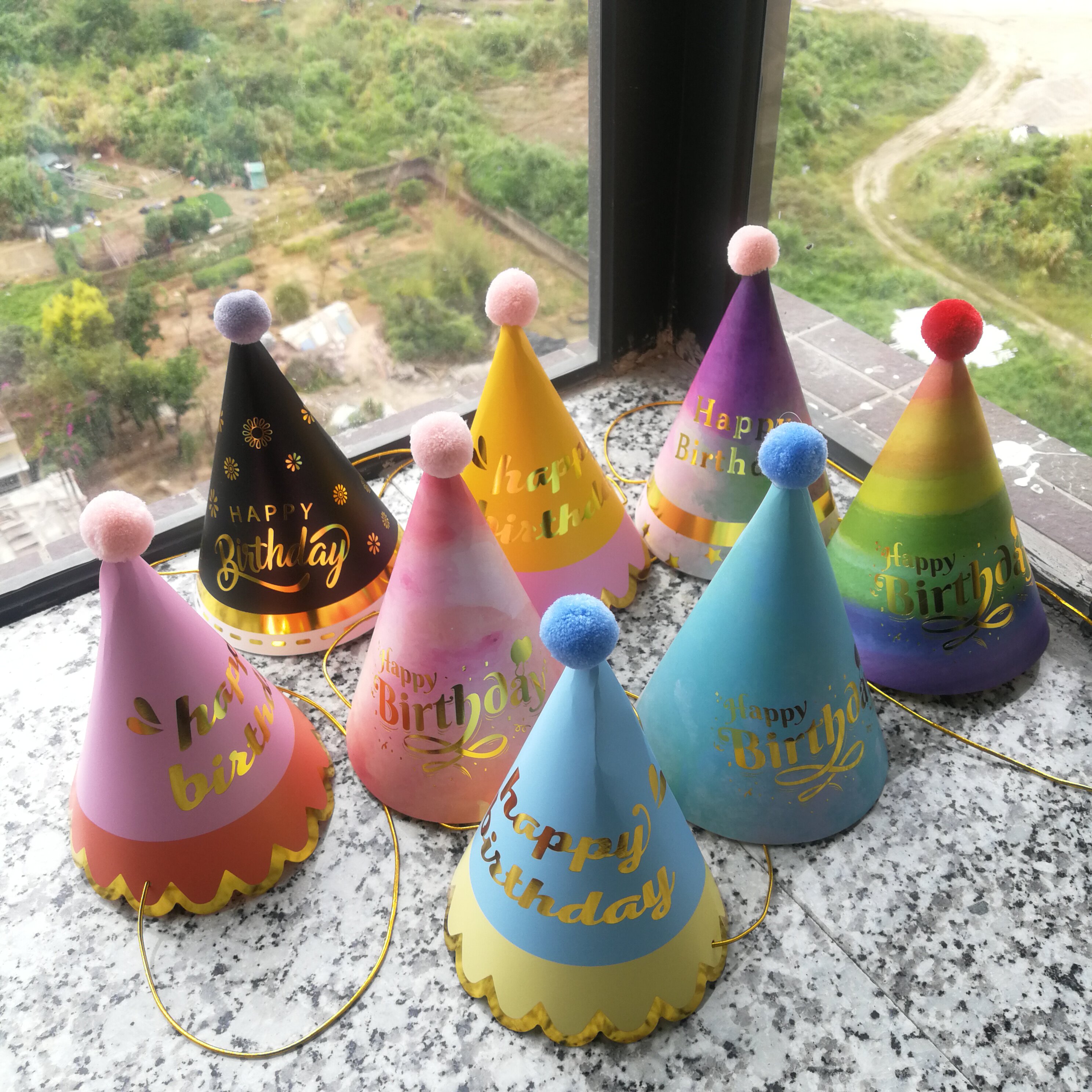 韩版生日派对装扮用品毛球卡纸帽大人小孩帽HAPPYBIRTHDAY尖角帽