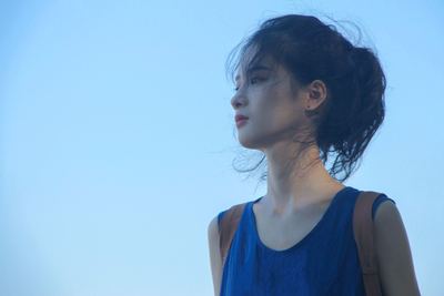 4video自制人群中的一抹蓝连衣裙