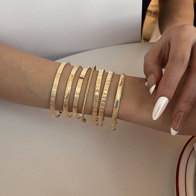 条纹字母时尚大气时尚感手环女