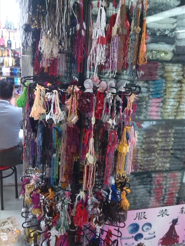 【厂家直销】服装辅料/方扣/圆扣/通用吊粒/吊牌绳