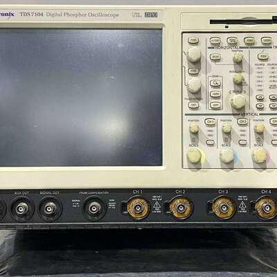 议价Tektrox TDS7104 4 通道数字磷示波器可维修